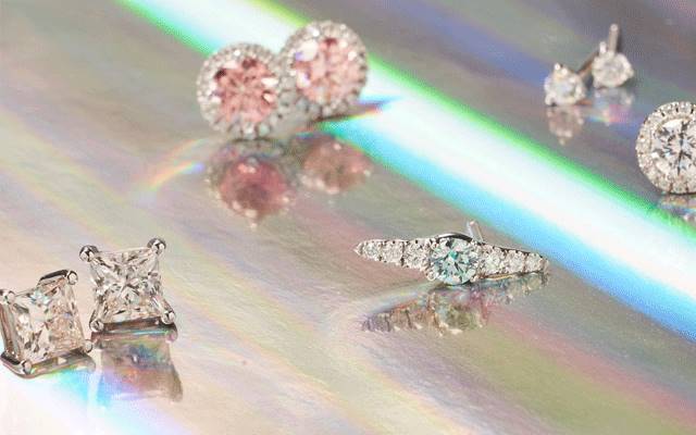 Lightbox Jewelry is now testing a bricks-and-mortar retail strategy in ...